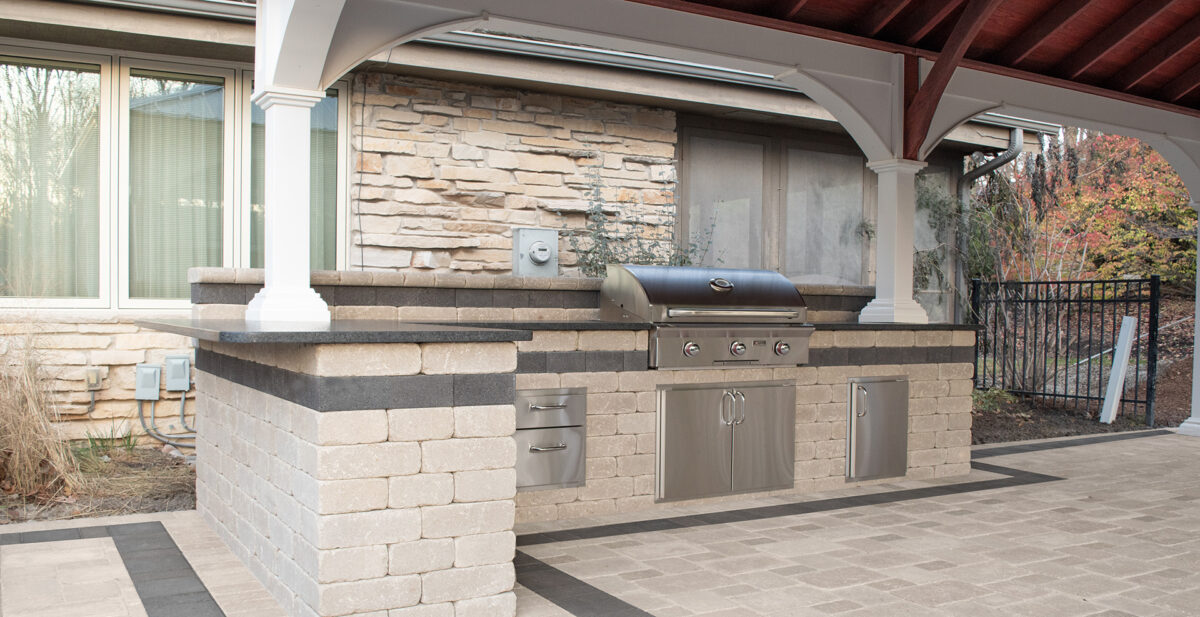 Outdoor Kitchens & Built-In Grills | Milwaukee Landscaping